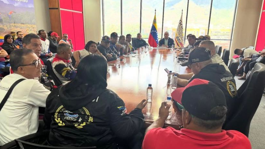 Ministro Velázquez Araguayán sostuvo encuentro con sector transporte ...