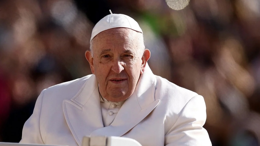 Papa Francisco no ha vuelto a sufrir crisis respiratorias y puede levantarse