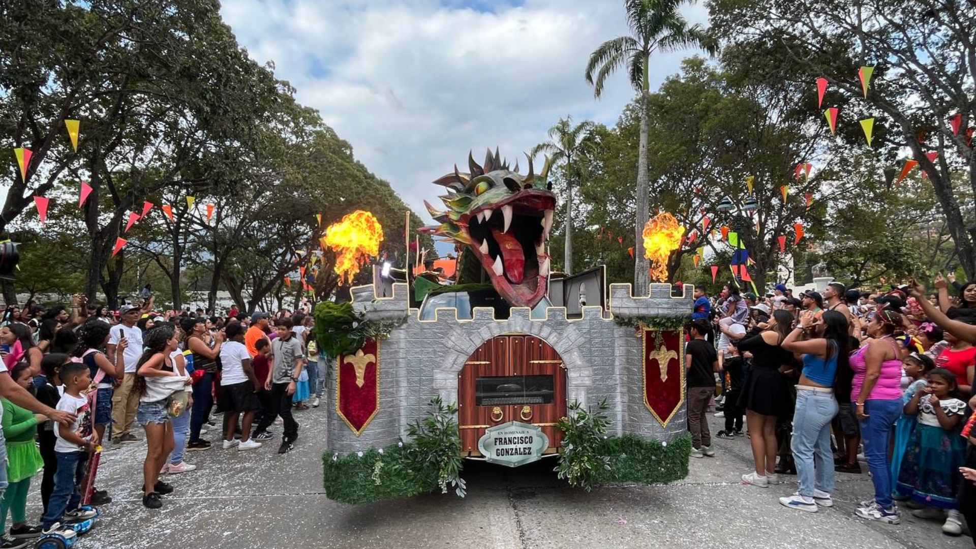 Carrozas en el Paseo Los Próceres