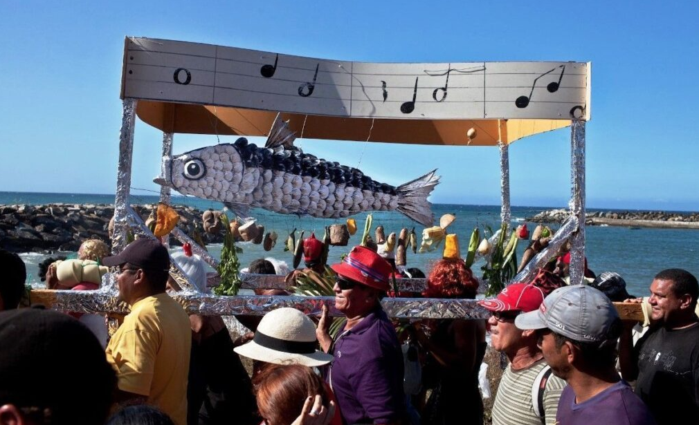 Más de 1 mil personas asistieron al tradicional Entierro de la Sardina ...