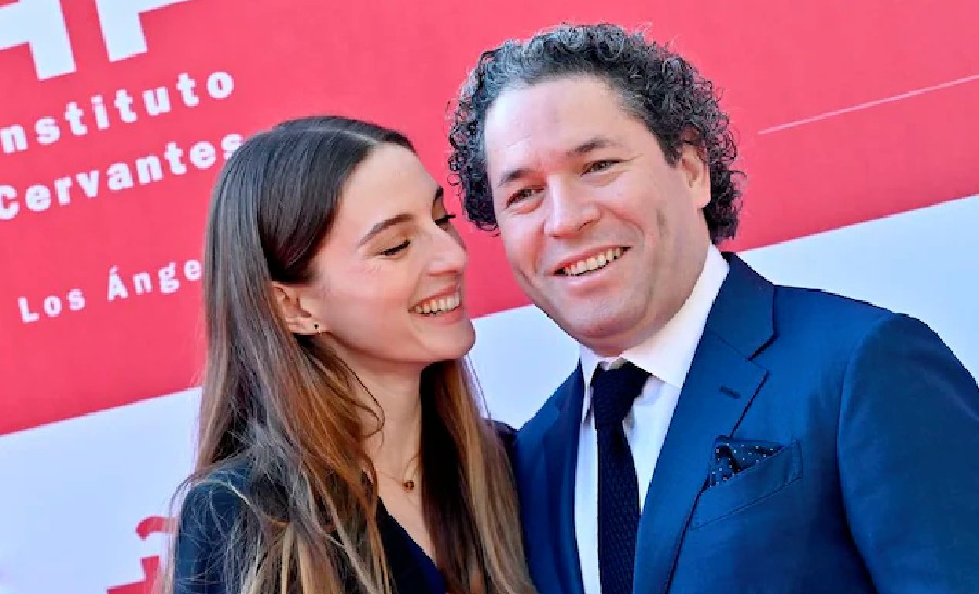María Valverde debuta como directora junto a su esposo Gustavo Dudamel ...