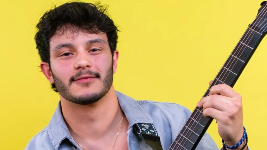 Xander, hijo de Karina, debuta como cantante con el sencillo "Mujer de ...