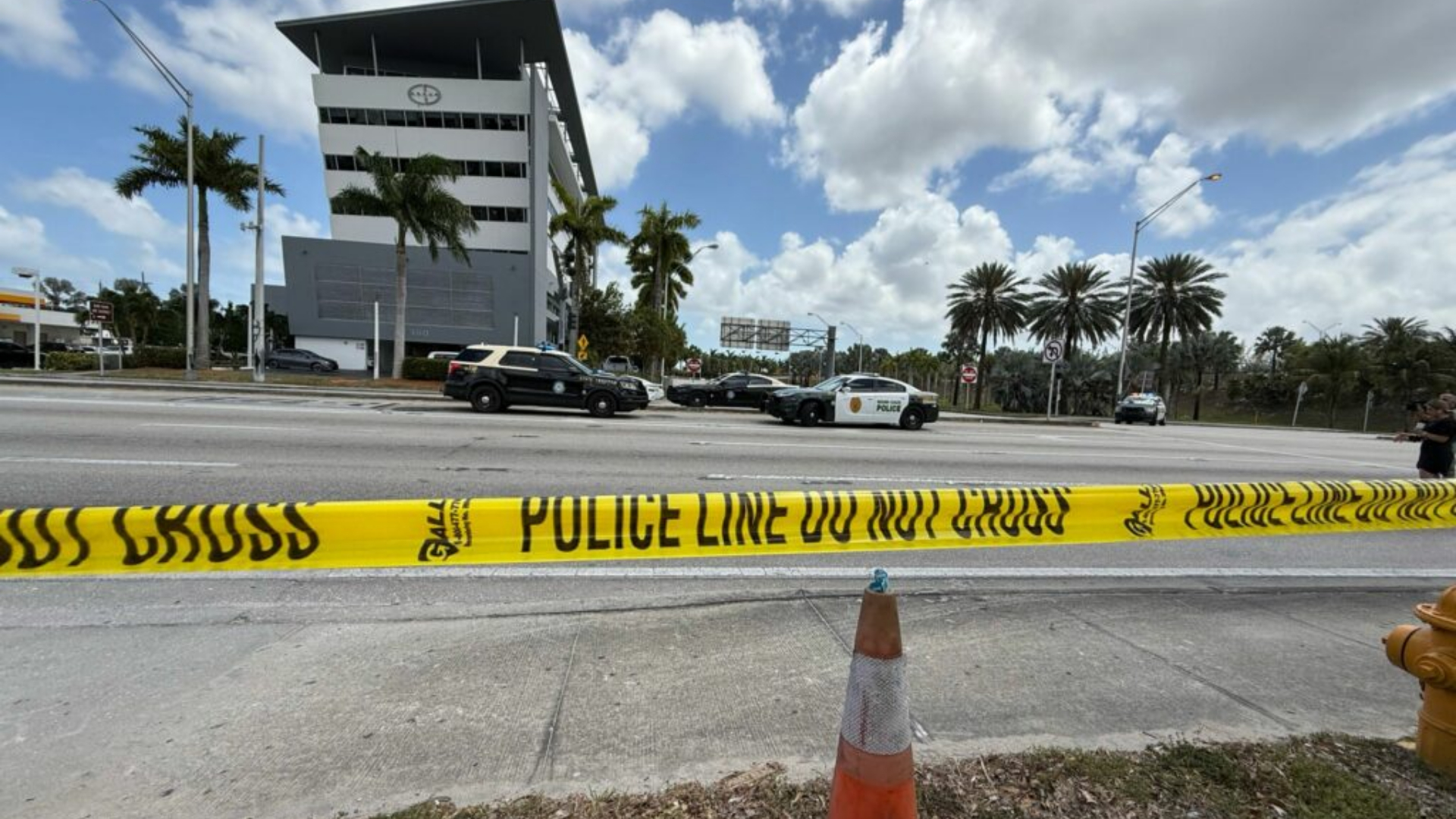 ¡Terror en Miami-Dade! Tiroteo en concesionario deja cuatro heridos y ...