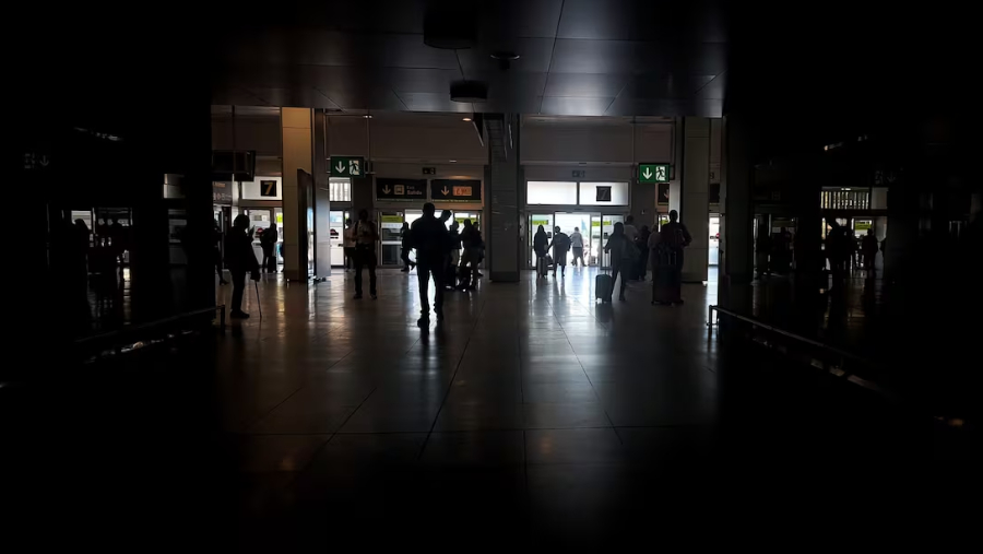 Revelan la posible causa del apagón masivo en varios países de Europa