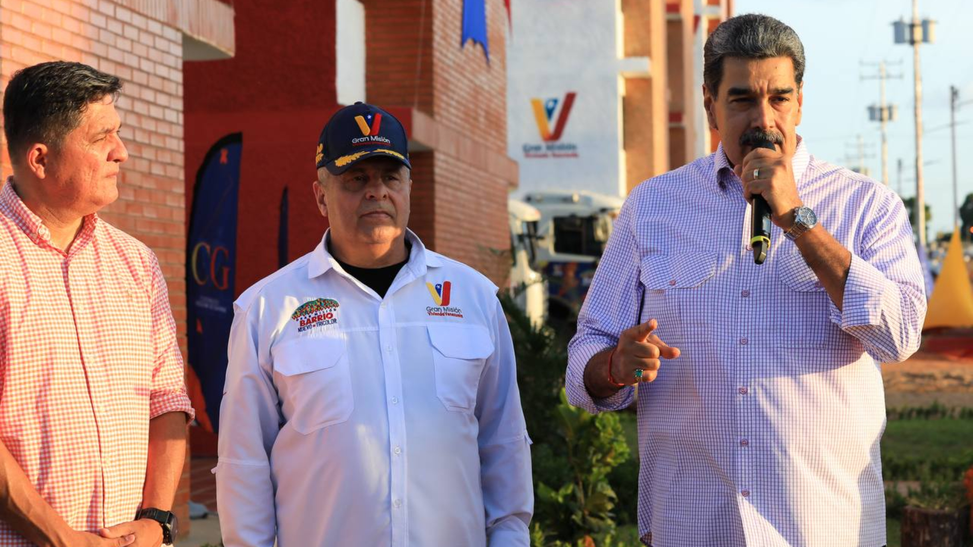 "Estamos conteniendo el ataque a la moneda (...) es un dólar criminal y ...