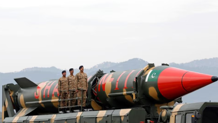 Pakistán prueba con éxito un misil de 120 kilómetros de alcance en ...