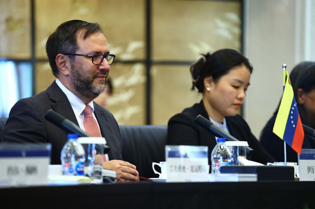 Venezuela y China firman acuerdo de cooperación bilateral