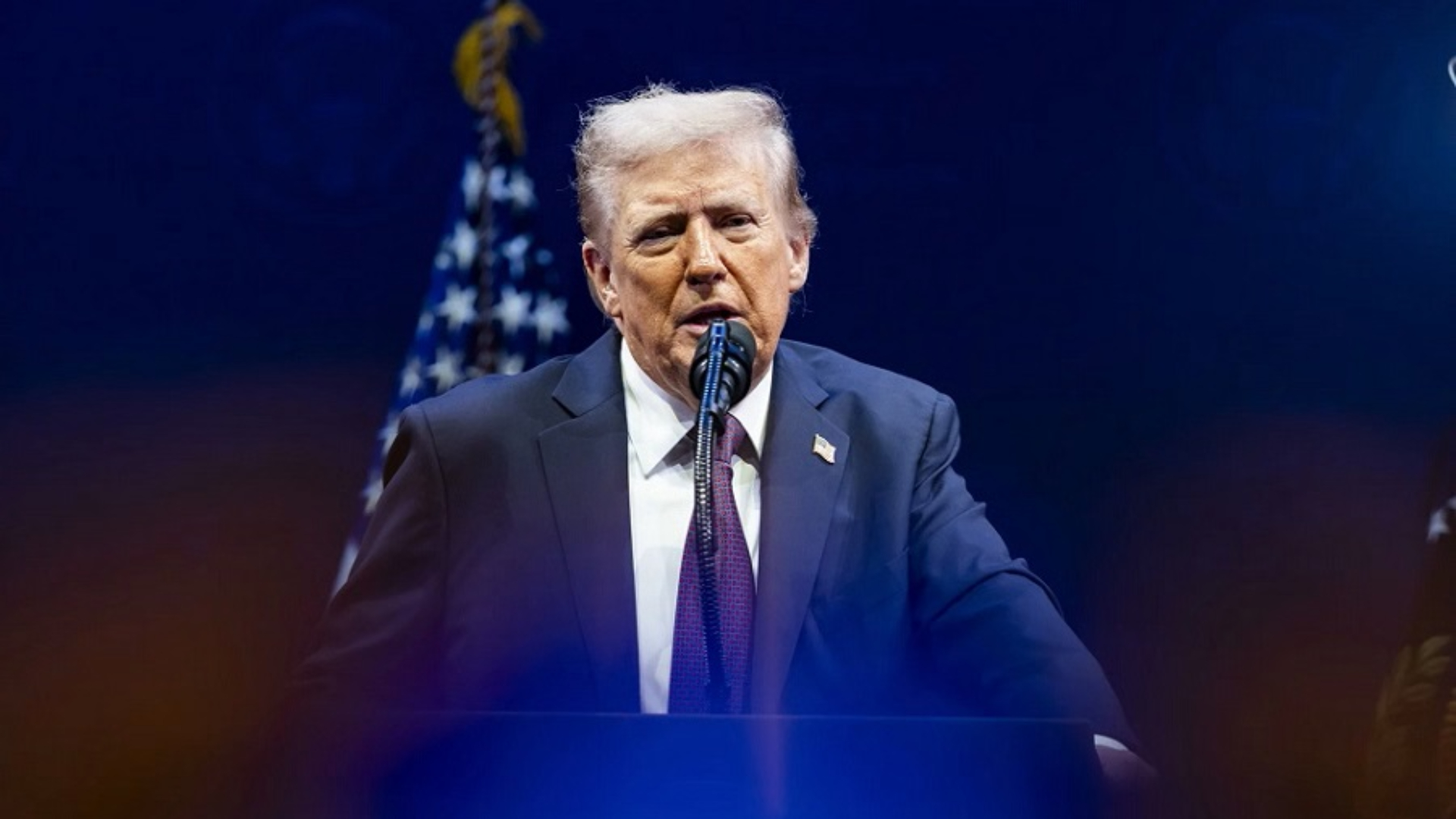 Trump afirma que recientemente envió "uno o dos submarinos" hacia la ...