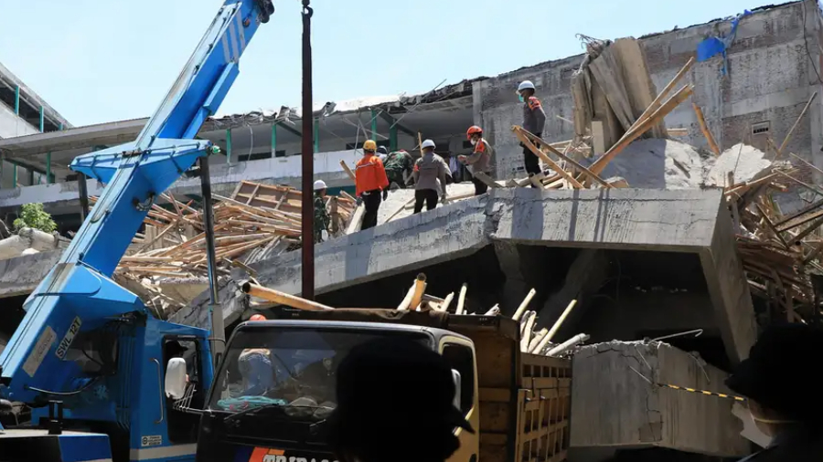 Indonesia: a 7 sube cifra de muertos por colapso de escuela