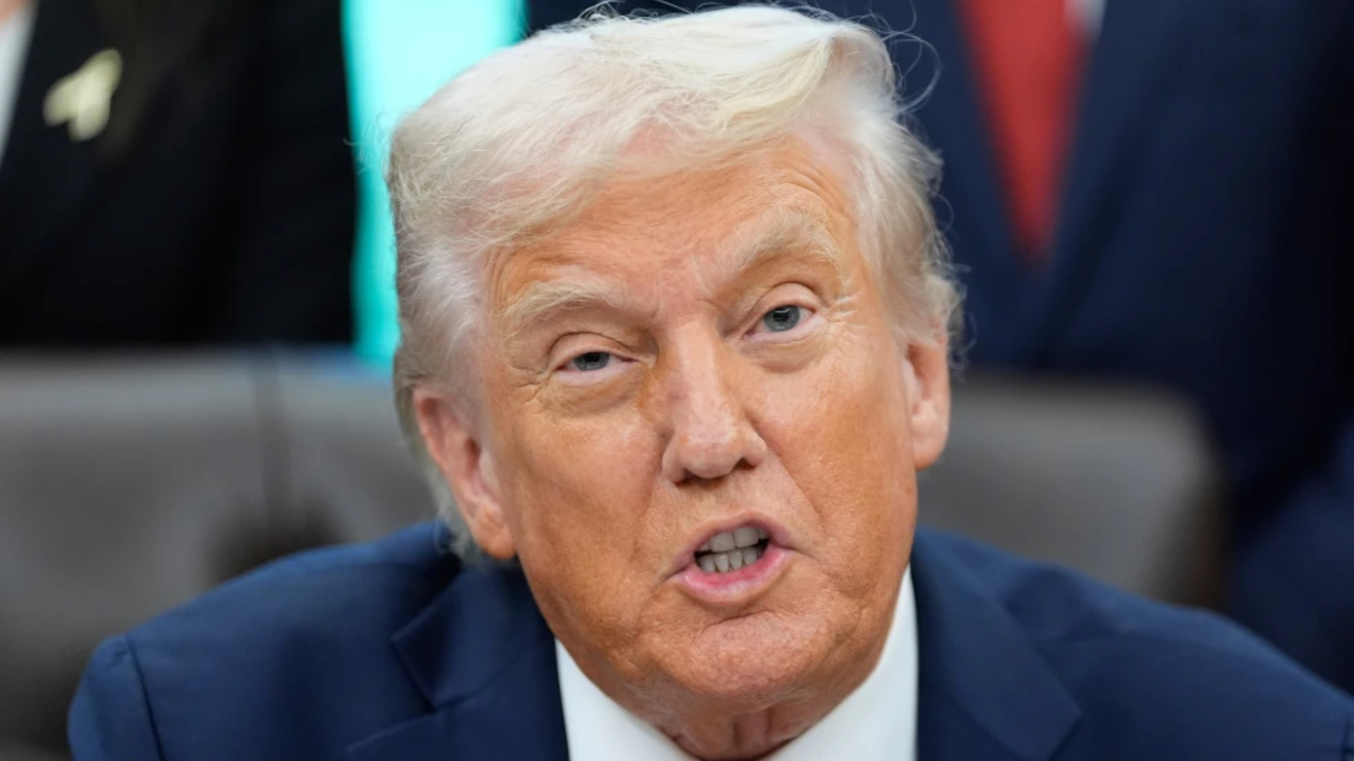 Trump está abierto a un acuerdo con los demócratas mientras cierre de gobierno llega a su 6to día