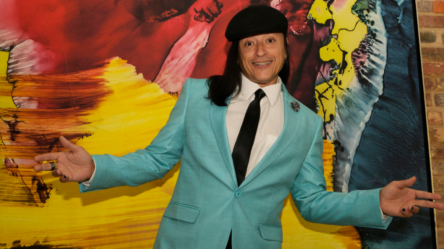 Elvis Crespo recibirá el Premio Salón de la Fama en los Premios ...