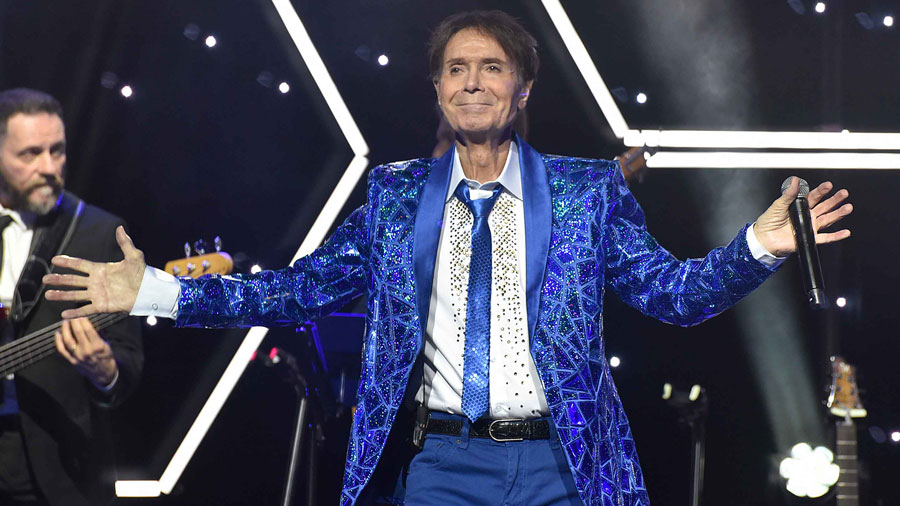 Cantante Cliff Richard revela que luchó contra el cáncer de próstata y hace una advertencia a ...