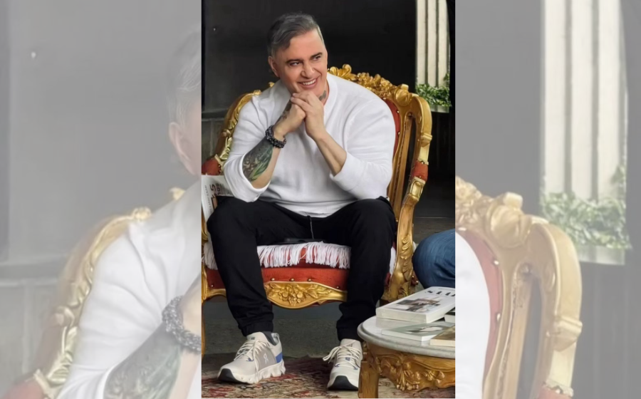 Alberto Jiménez Ure: Crónica de un éxito poético anunciado, Tarek