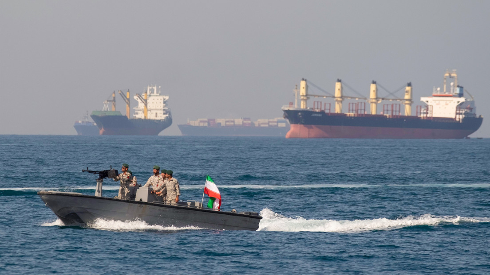 Guardia Revolucionaria iraní: "Quemaremos cualquier barco que pase por ...