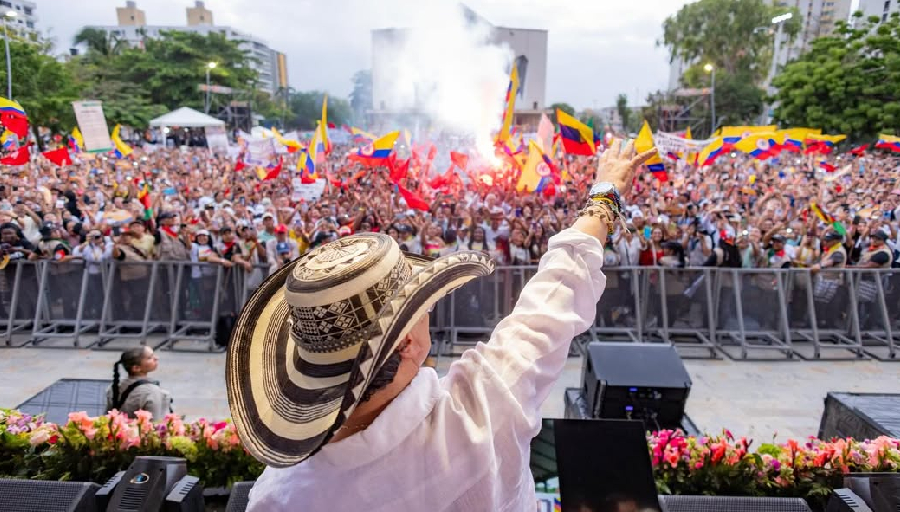 “En estas elecciones se decide el futuro real de Colombia”: Petro llama ...
