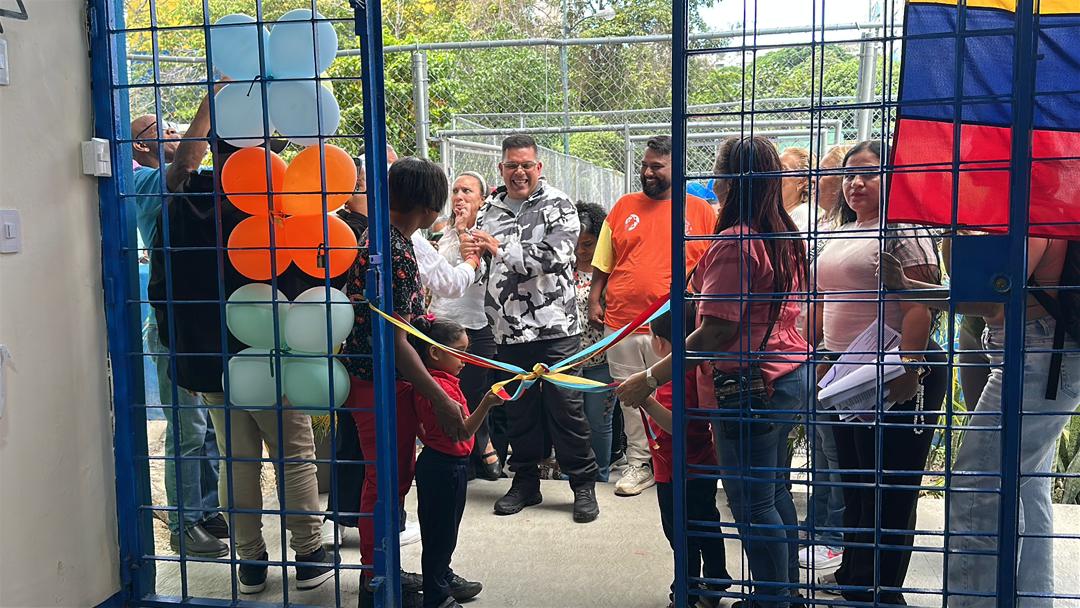 Gobierno de Caracas rehabilita cancha deportiva y módulo octogonal en ...